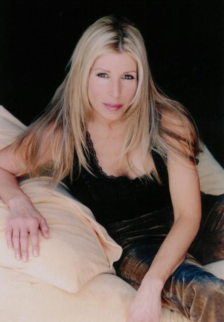 Lorraine Lewis