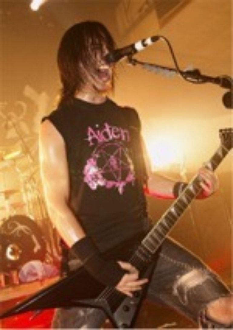 Matt Tuck Playing Guiatr