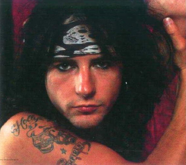 Phil Lewis's Instagram, Twitter & Facebook on IDCrawl