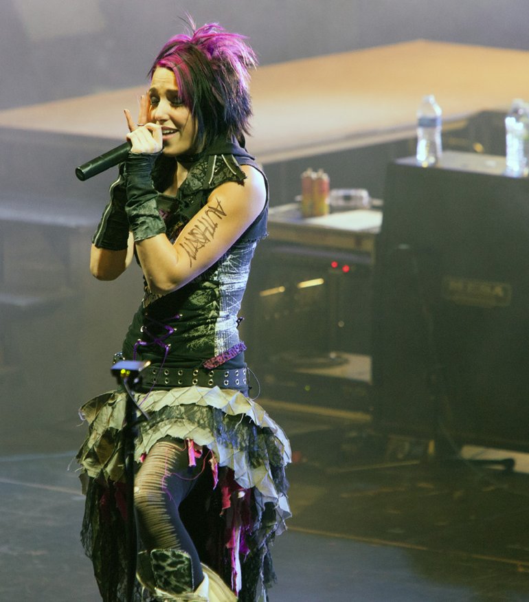 Ariel Bloomer's Instagram, Twitter & Facebook on IDCrawl