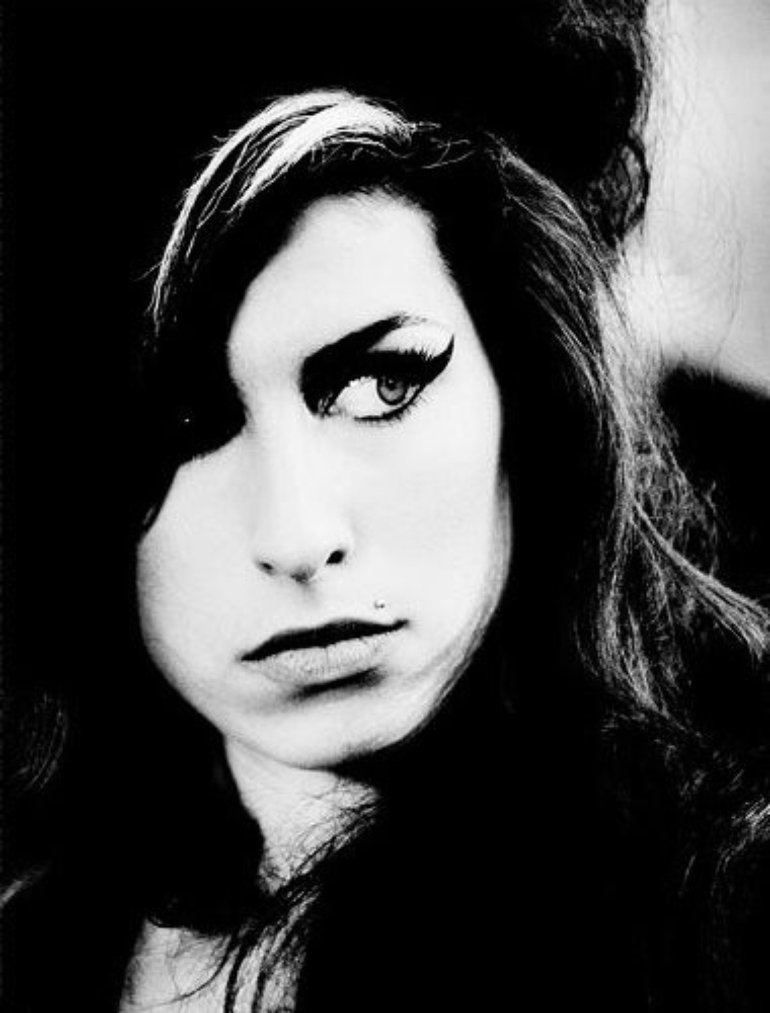 Amy Winehouse Black And White Wallpaper