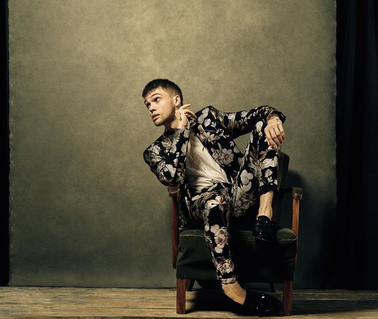 Retušovat Roucho to jo mikolas josef versace model Sakra Dát program