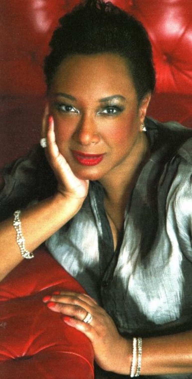 Dee Lee's Instagram, Twitter & Facebook on IDCrawl