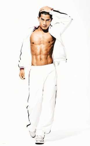 Aaron Kwok Body