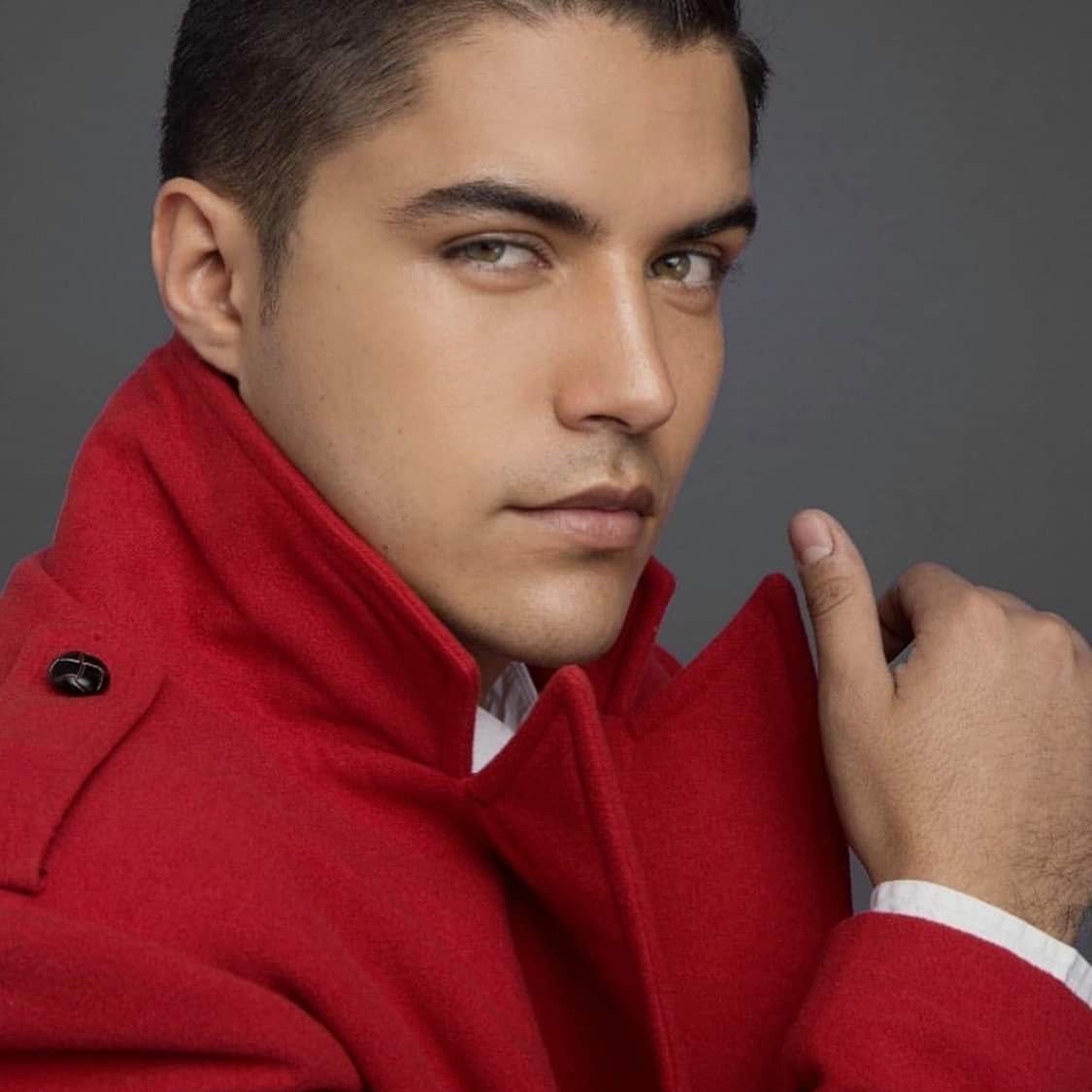 Biografía de Dennis Fernando | Last.fm