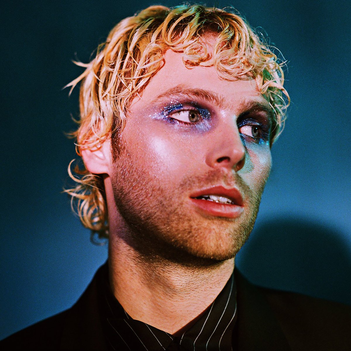 Luke Hemmings Blue Eyes