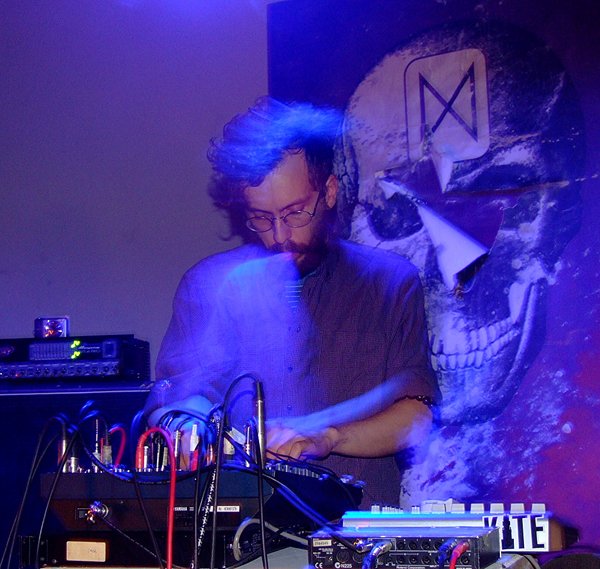 Músicas, vídeos, estatísticas e fotos de HHY | Last.fm