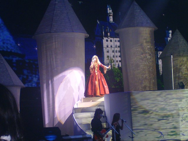 Taylor Swift Fearless Tour Stage
