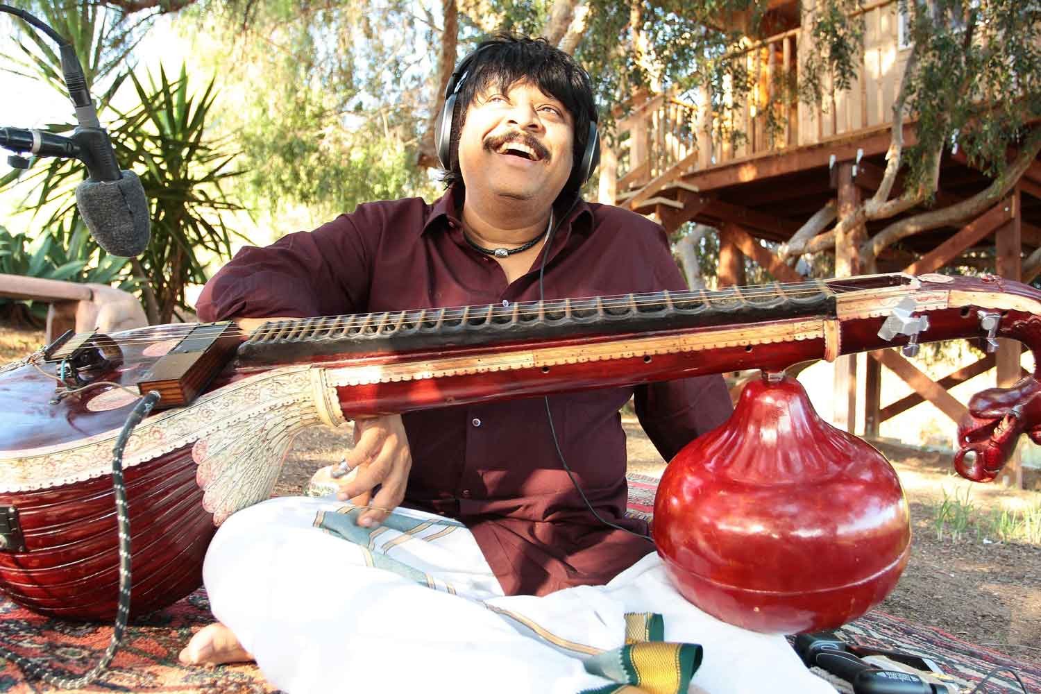 Rajhesh Vaidhya biography | Last.fm